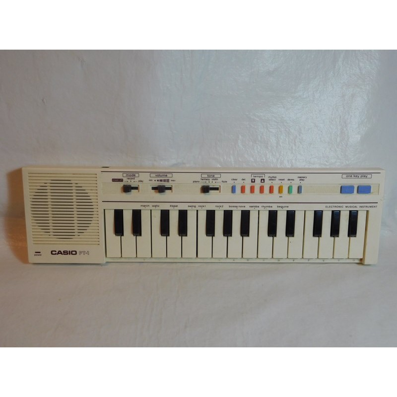 Organo CASIO. Modelo PT1. Años 80. En su caja.