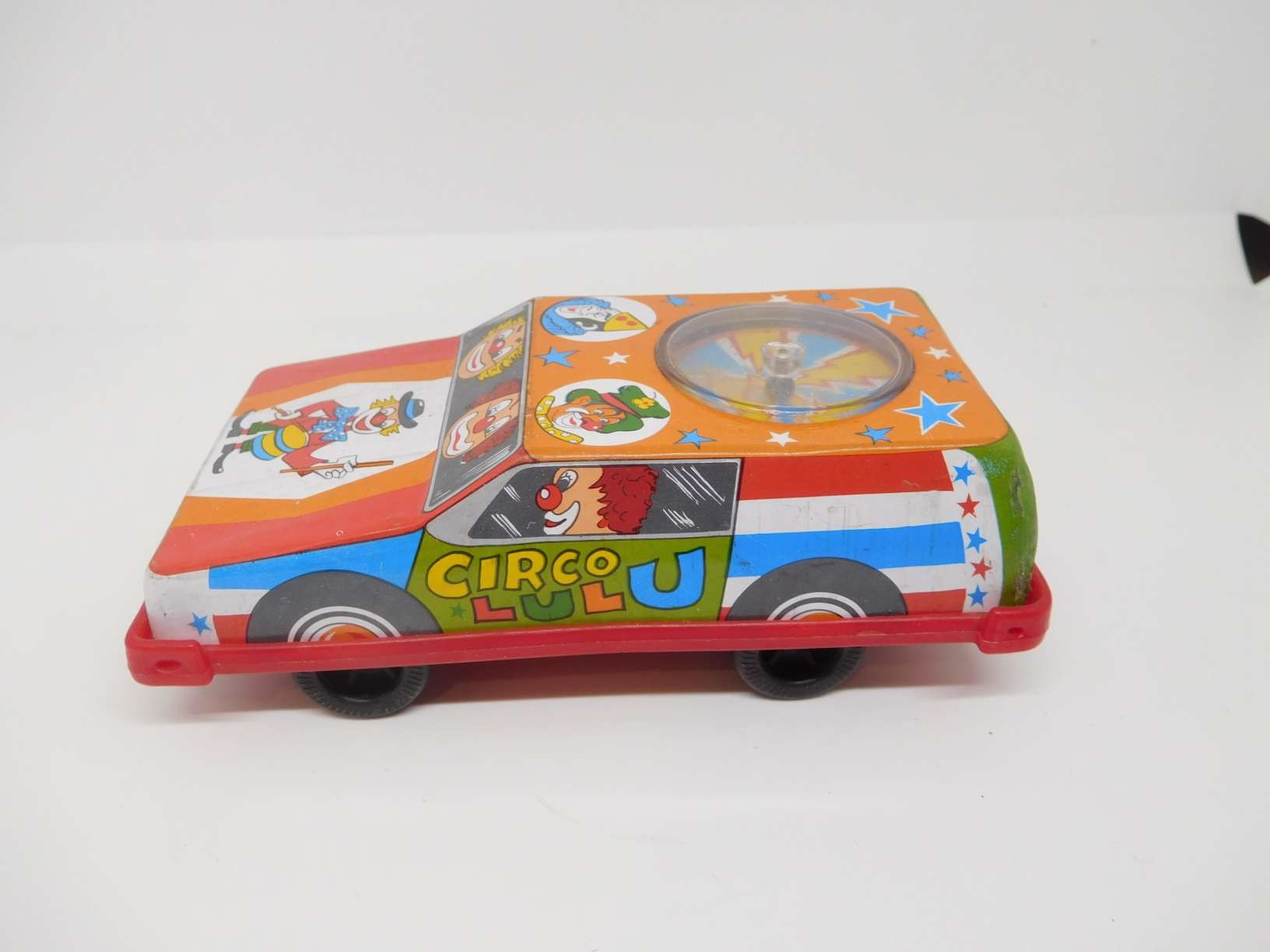 Coche modelo coche del circo. Hojalata. Años 70.