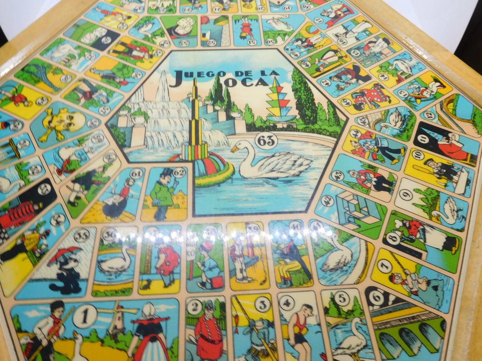 Bonito juego de la oca y parchis hexagonal. Años 40-50.