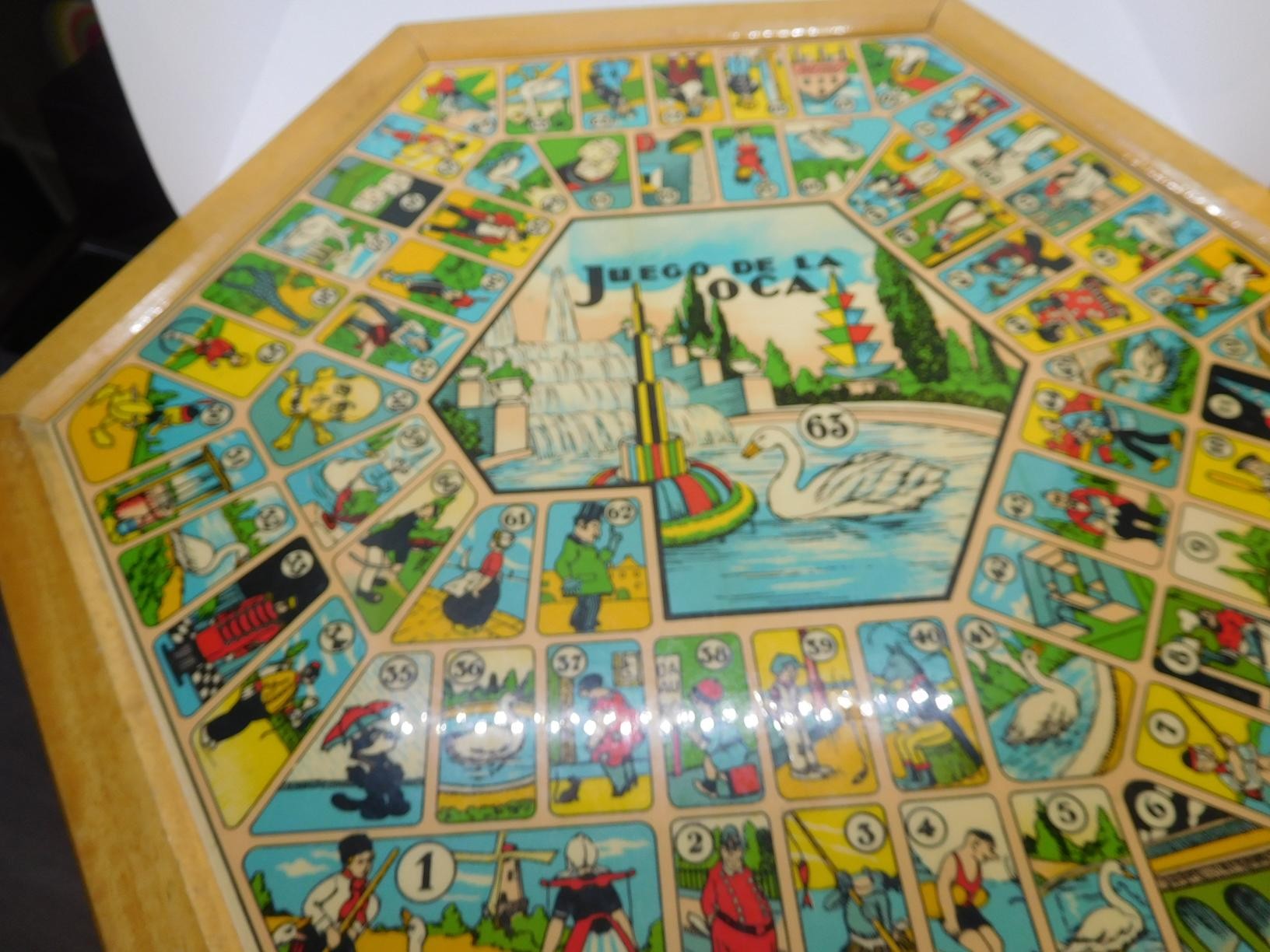 Bonito juego de la oca y parchis hexagonal. Años 40-50.